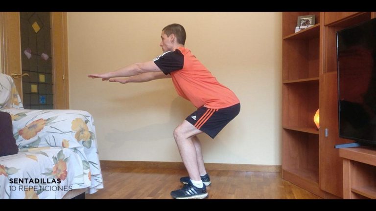 Haz esta rutina de ejercicios para futbolistas en casa sin material | L4F